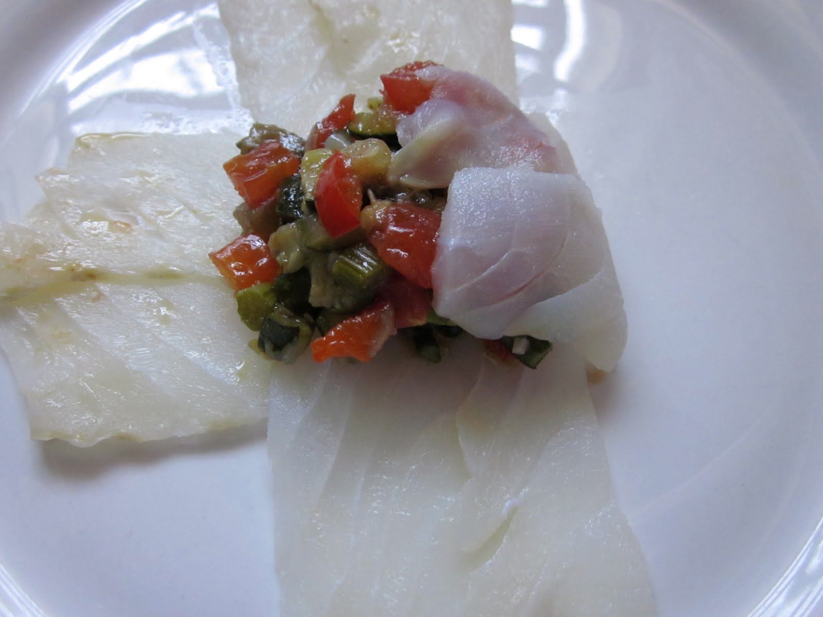 Bonissim: CARPACCIO DE BACALLÀ AMB SAMFAINA - COD AND VEGETABLE CARPACCIO