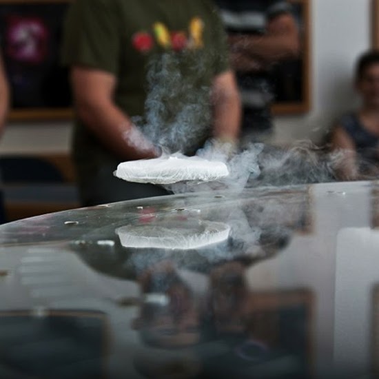 Cientistas demonstram a levitação quântica