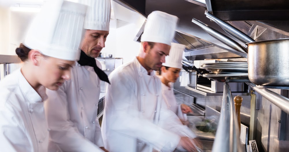 5 Tips for Successfully Managing Your Kitchen Staff