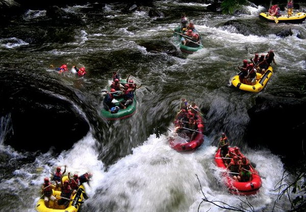 12 Spot Arung Jeram Terbaik Di Indonesia Dan Layak Untuk Anda Coba