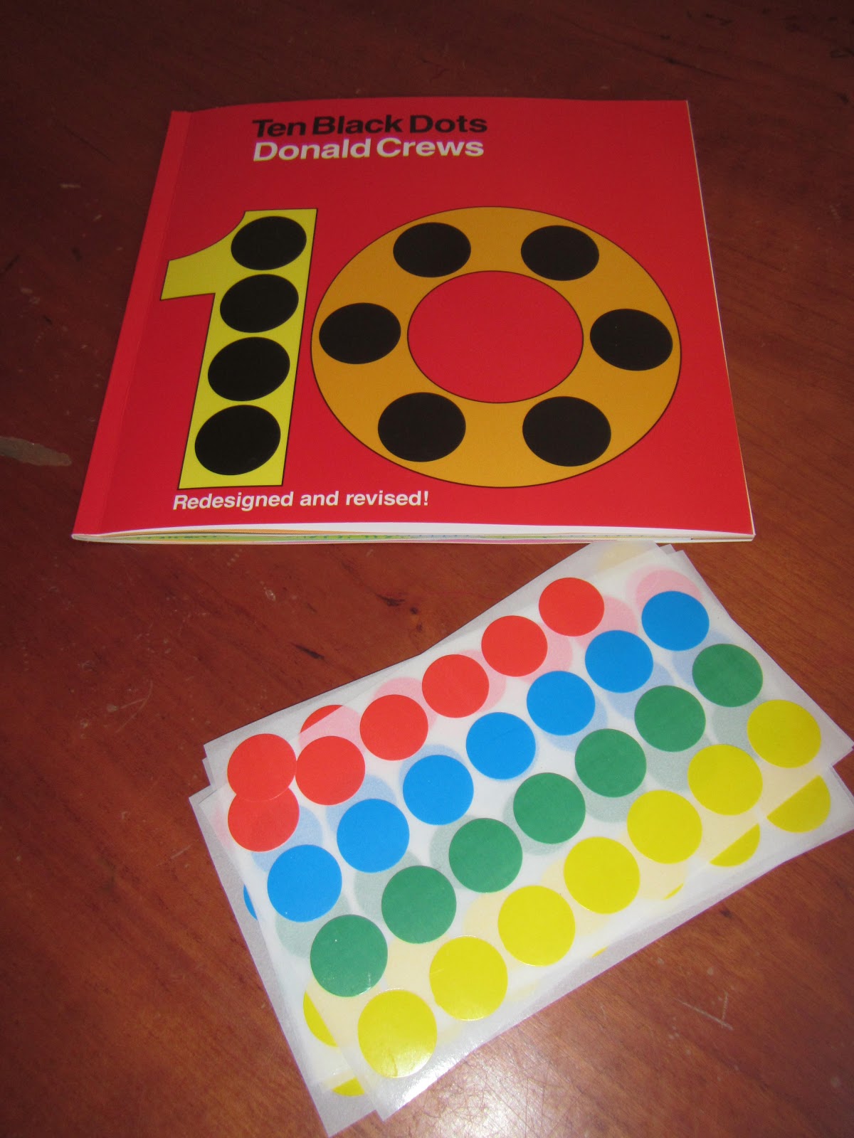Crafty little people: Ten black dots