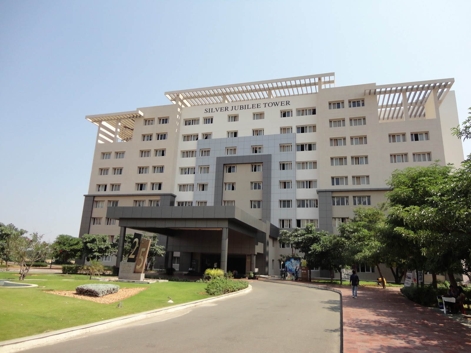 Selvacorner: VIT UNIVERSITY RIVIERA 2013