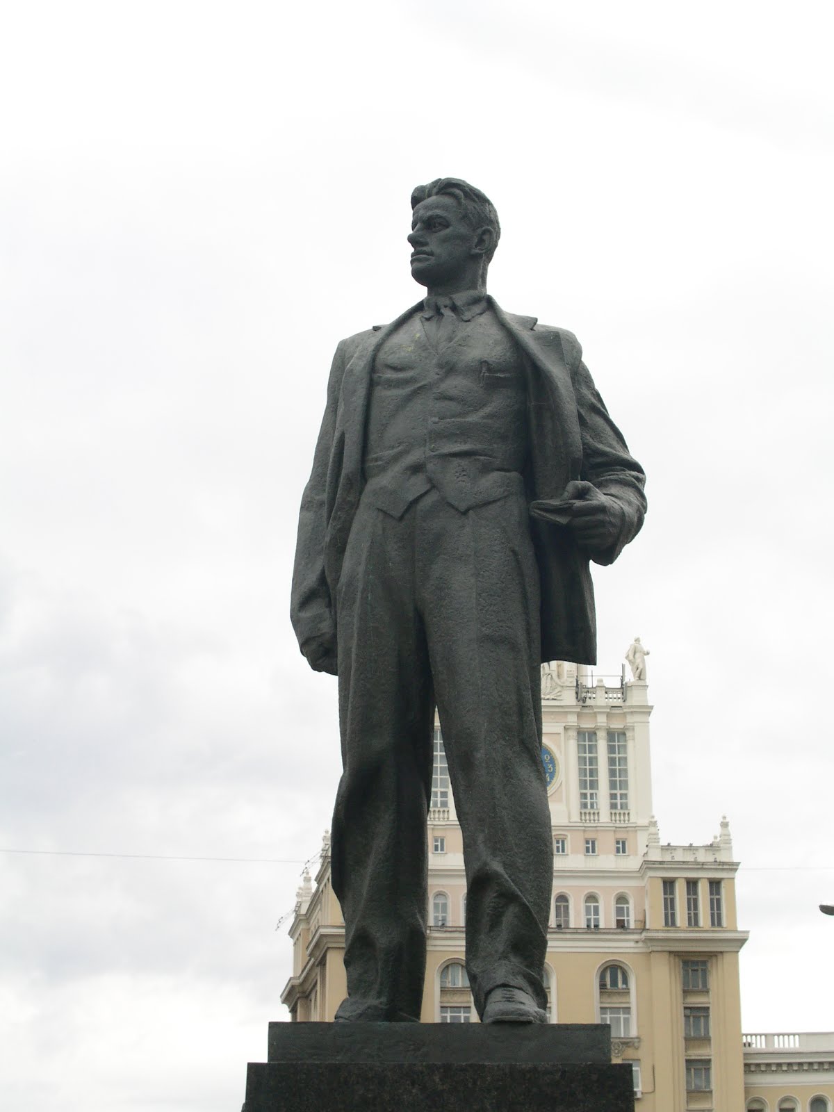 LA ESPINA ROJA: SE CUMPLEN 82 AÑOS DE LA MUERTE DEL POETA SOVIÉTICO ...