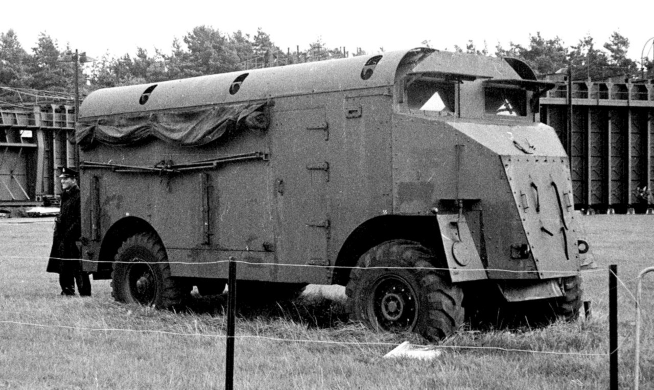 Panzerserra Bunker- Military Scale Models in 1/35 scale: AEC Dorchester ...