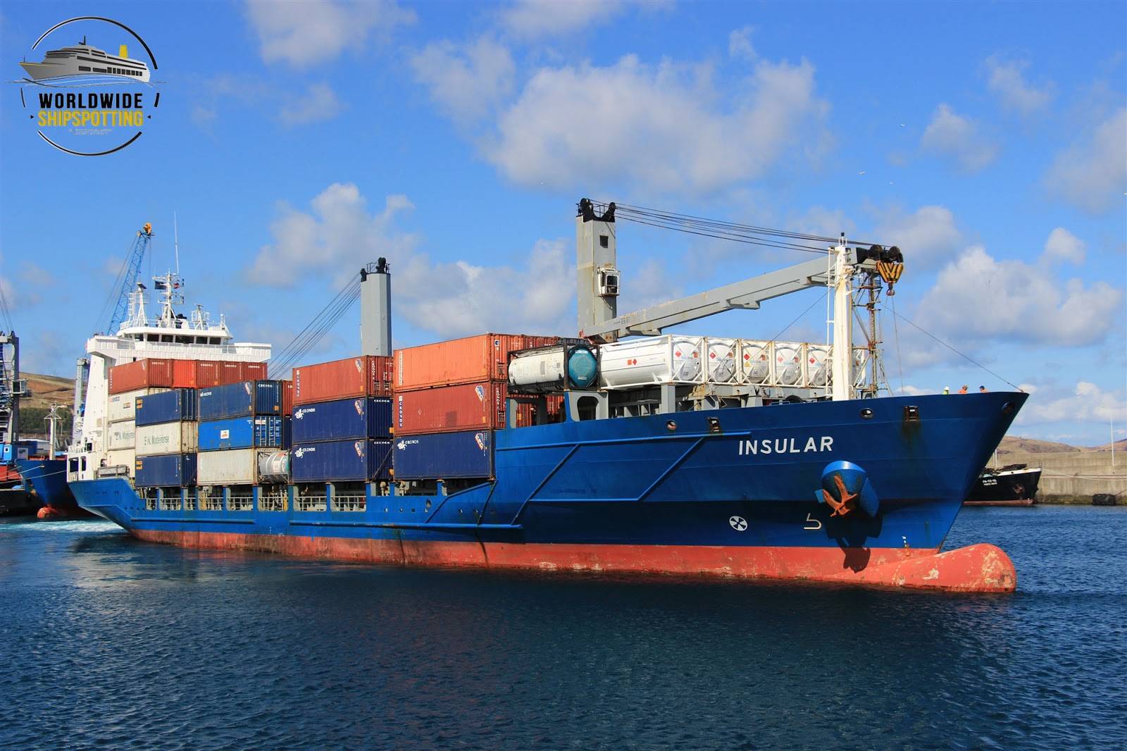 WORLD WIDE SHIPSPOTTING: INSULAR a largar do porto do Caniçal