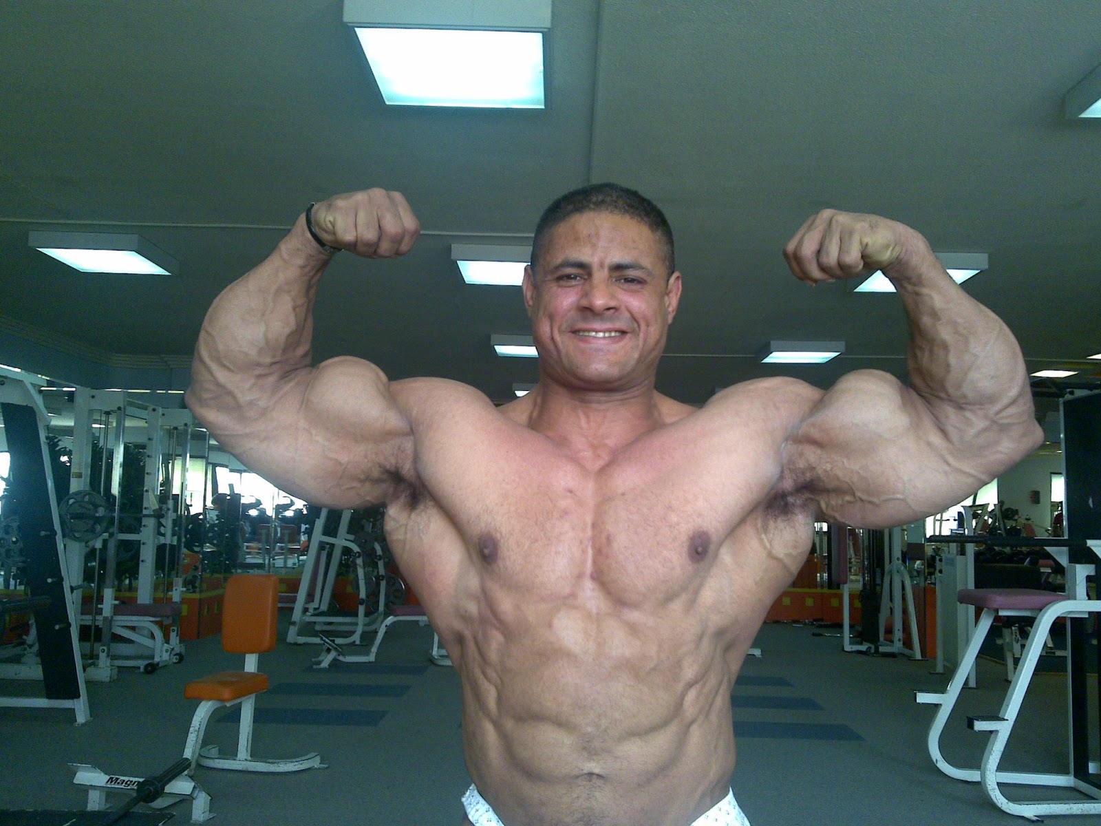 Muscle Lover: Biceps & Biceps (2)