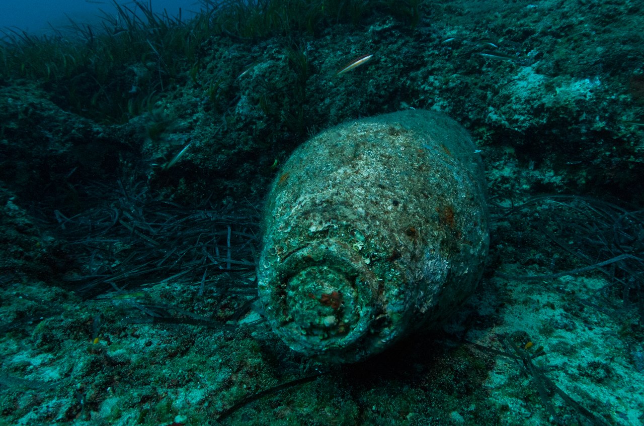Bombs away! Scuba divers locate WW2 500lb aerial bombs used in 1943 ...
