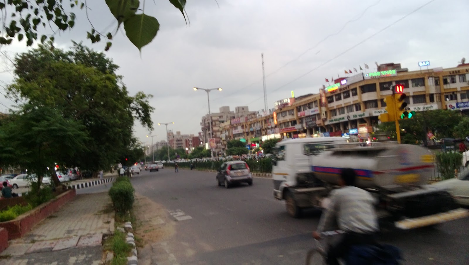 Pictures and Stories: Dwarka, Sector 6 Market, Delhi