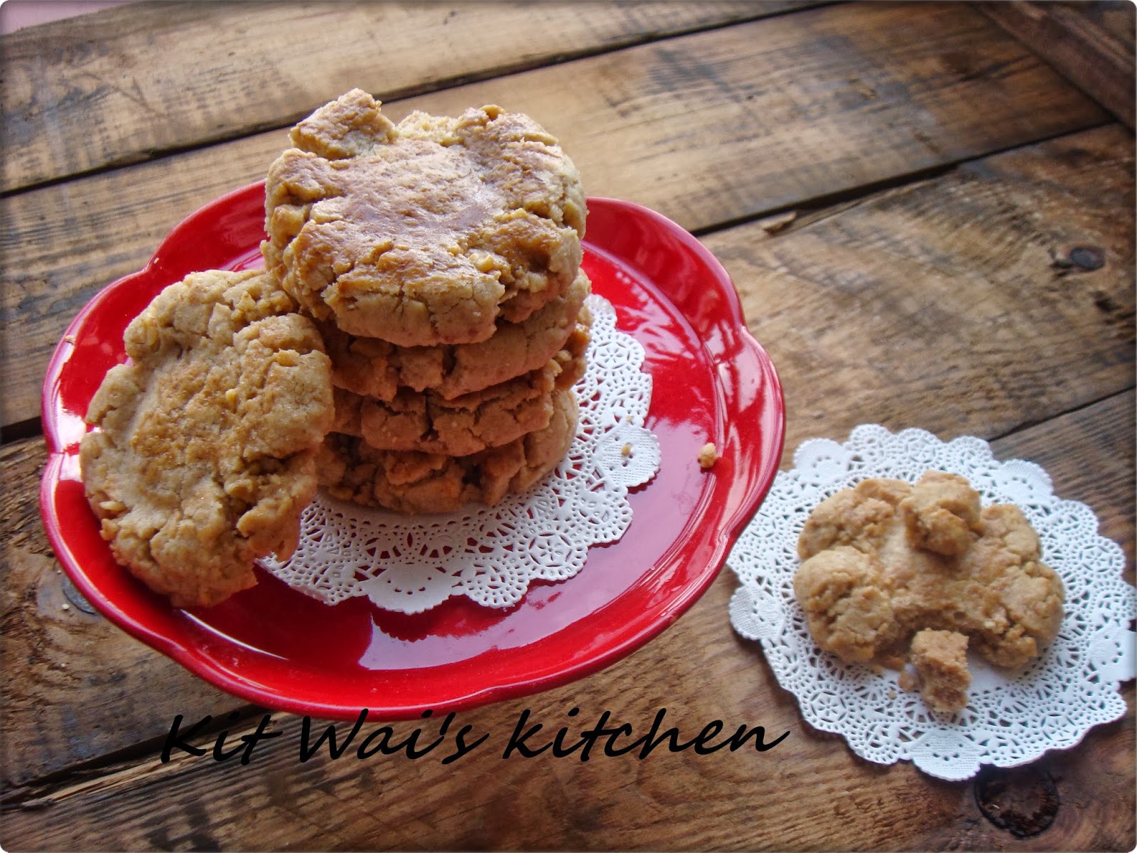 Kit Wai's kitchen : 传统核桃酥 ~ Traditional Chinese walnut cookies