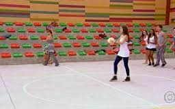 Educação Física : PARTICIPANDO DE UM JOGO DE QUEIMADA