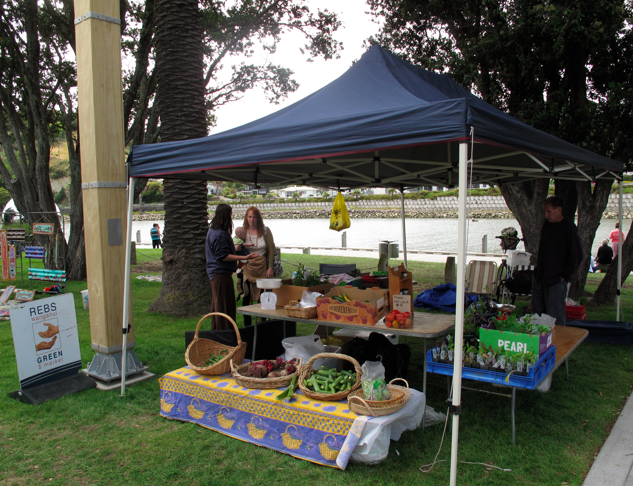 Eco Thrifty Renovation: A Market Stall for the Community