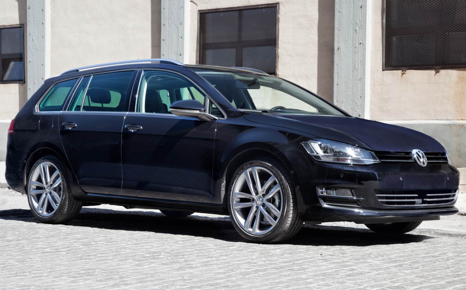 Volkswagen Golf: versão perua será apresentada em outubro
