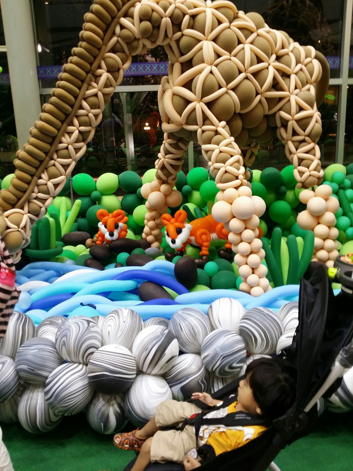 Mommy Sha Daddy Shai: Balloonimals at IPC