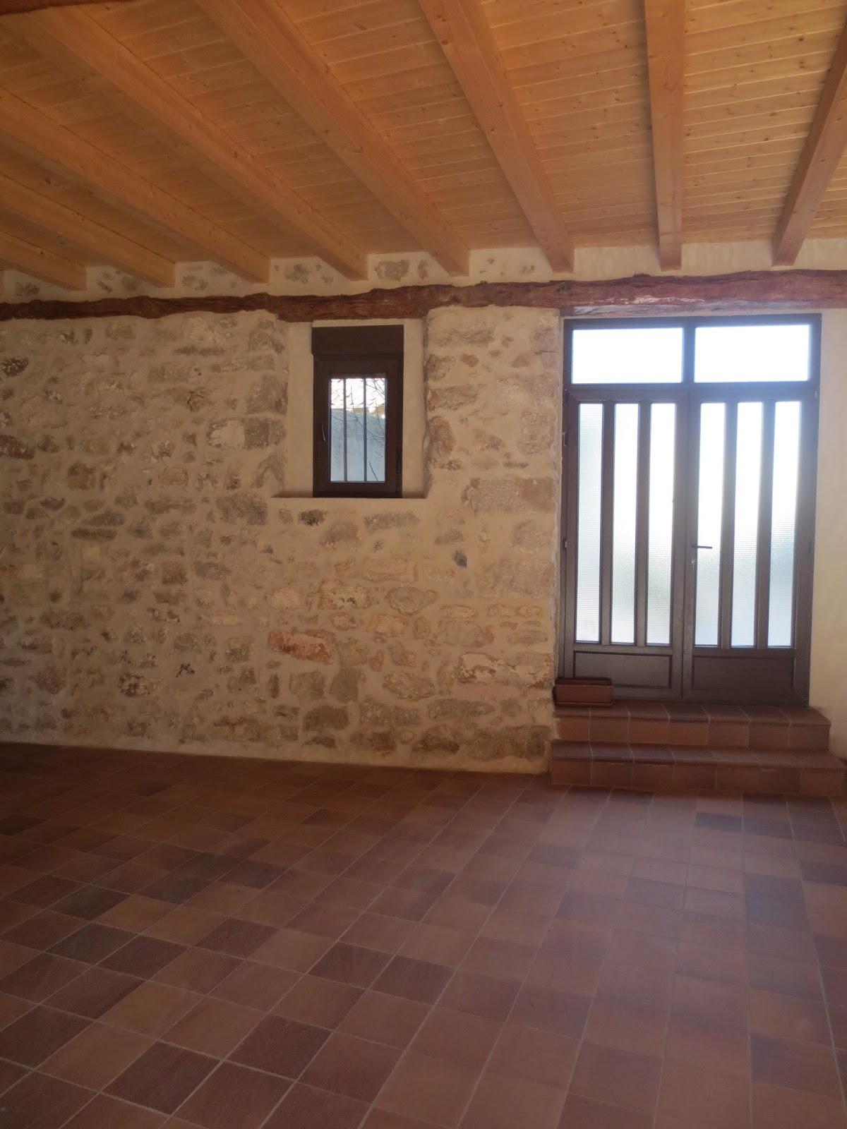 _ El Talon Sierte : Restauración de garaje rústico, pueblo de Segovia.