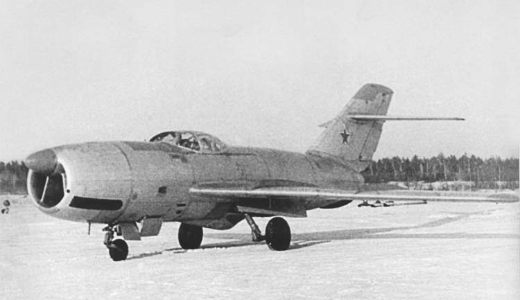 Airplanes in the skies + FAF history: Lavochkin La-200