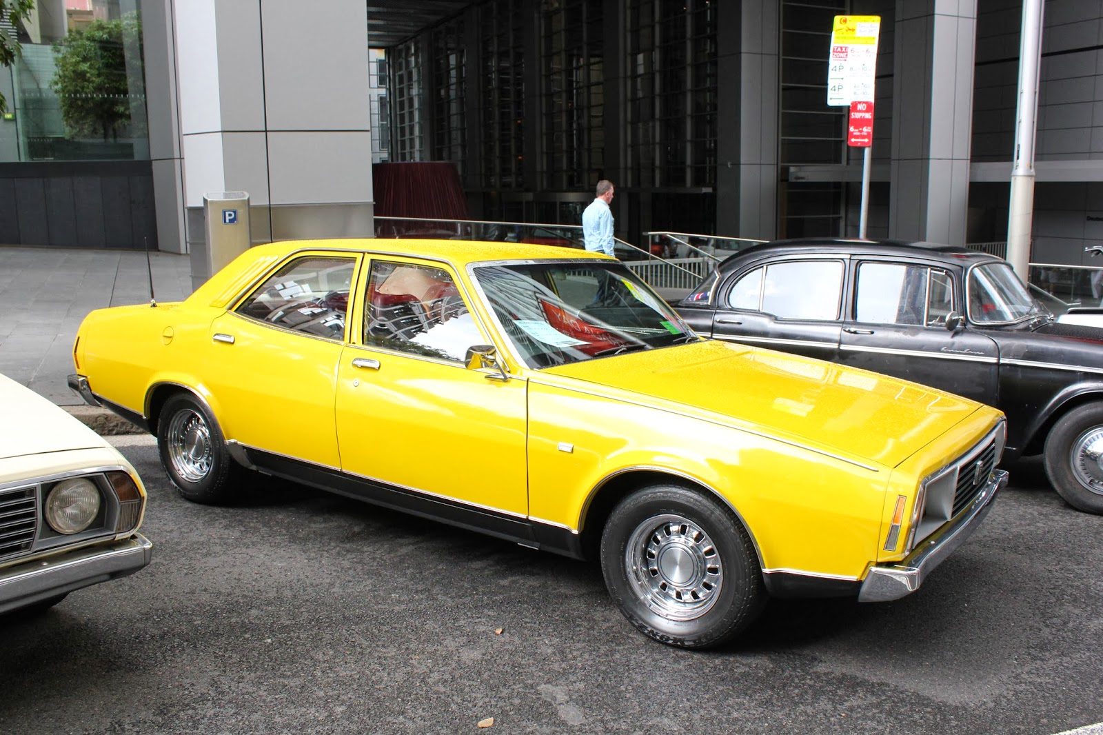 Aussie Old Parked Cars: 1974 Leyland P76 Super V8 4 speed