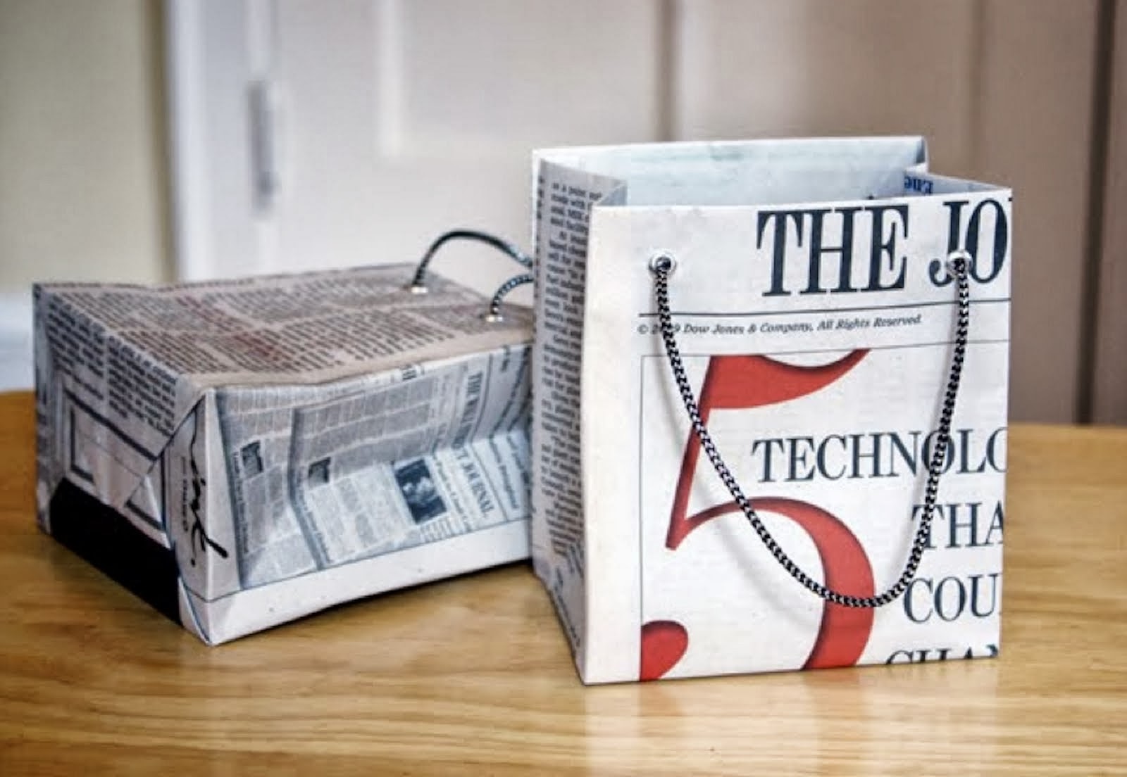 How to Recycle: Recycled Christmas Gift Wrappers Ideas