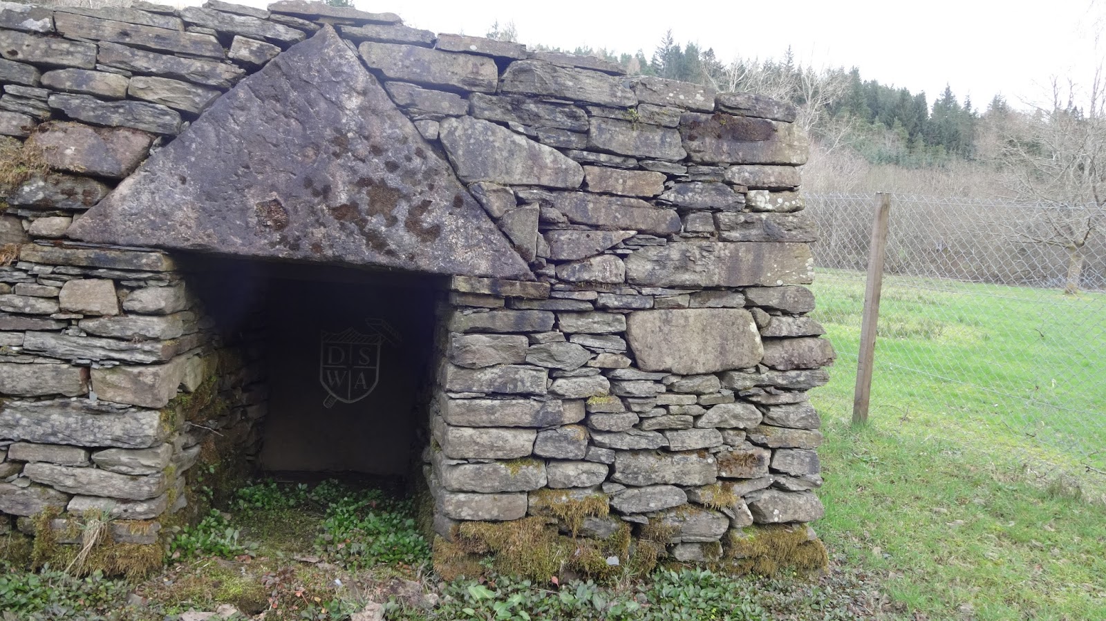 Isle of Skye Broch Baggers: Broch re-construction at Strathyre