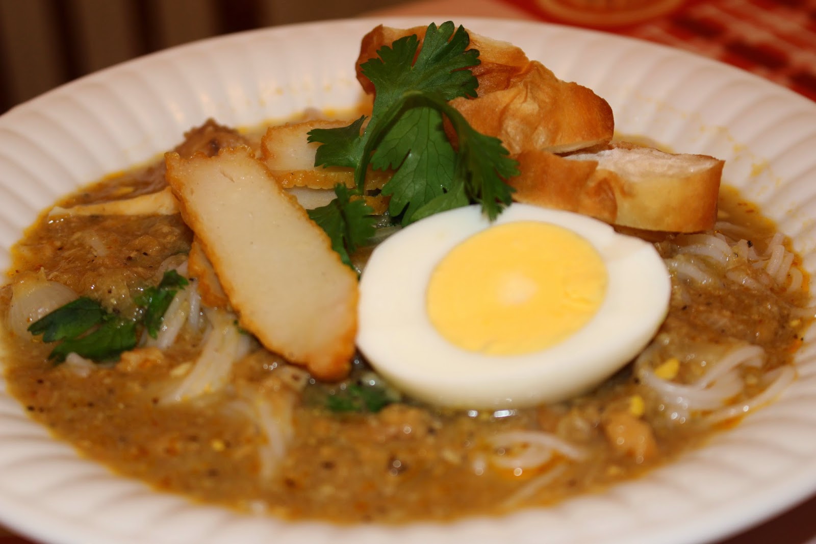 Mom's Kitchen: Myanmar National Food ( Mont Hin Ngar )