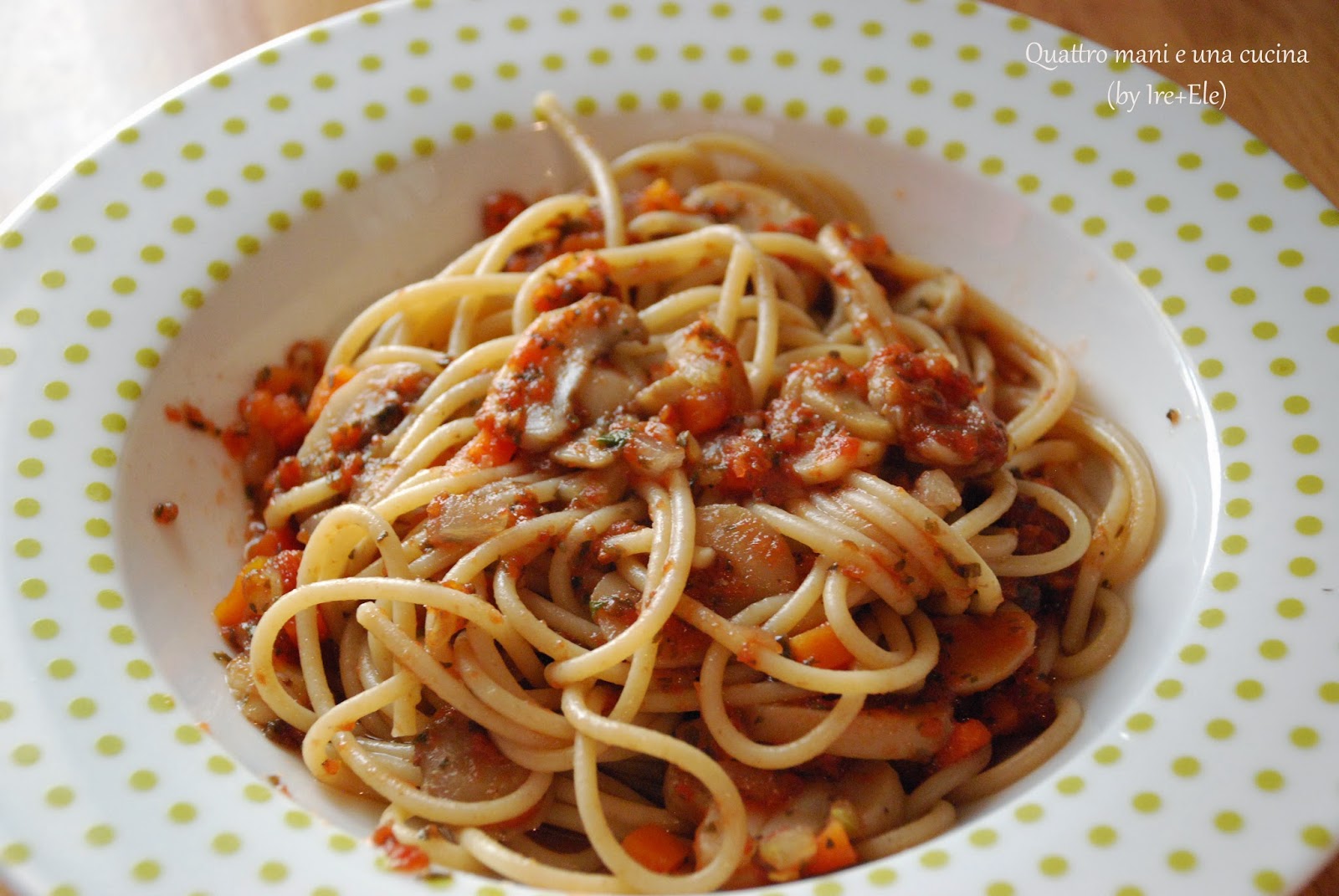 Quattro mani e una cucina: Pasta integrale con sugo alle spezie e funghi