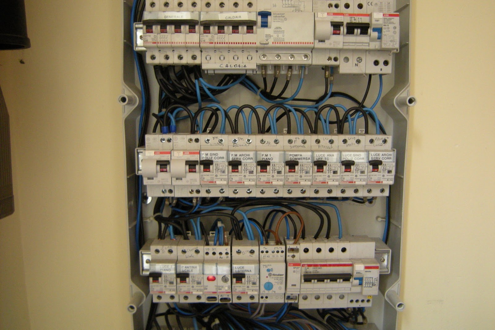 INSTALLAZIONE IMPIANTI ELETTRICI: Cosa Facciamo