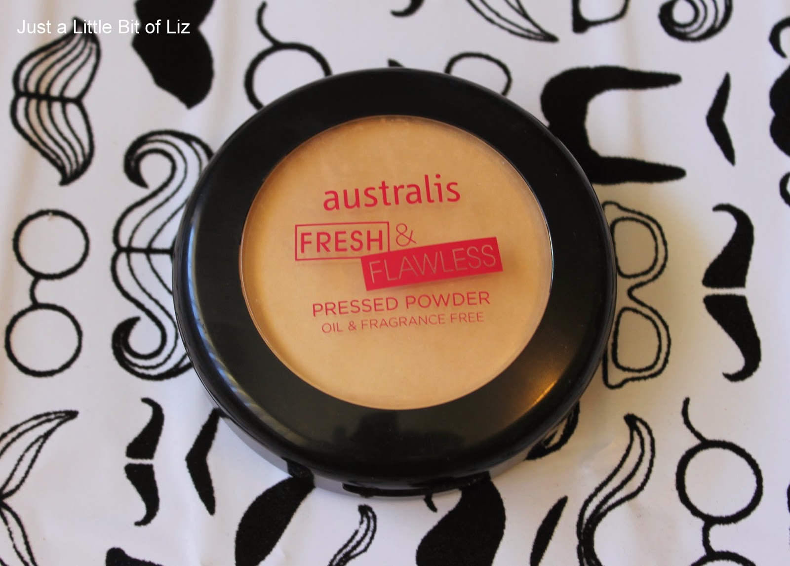 Just a Little Bit of Liz: Review: Australis Fresh & Flawless Pressed Powder