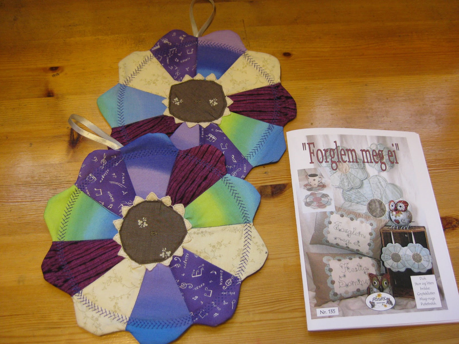 Quiltegleder: "FORGLEM MEG EI"