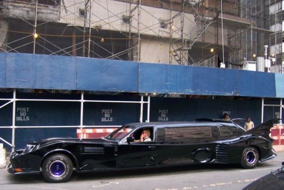 standby life: バットモービルのリムジンです。 Batmobile Limousine [Video]