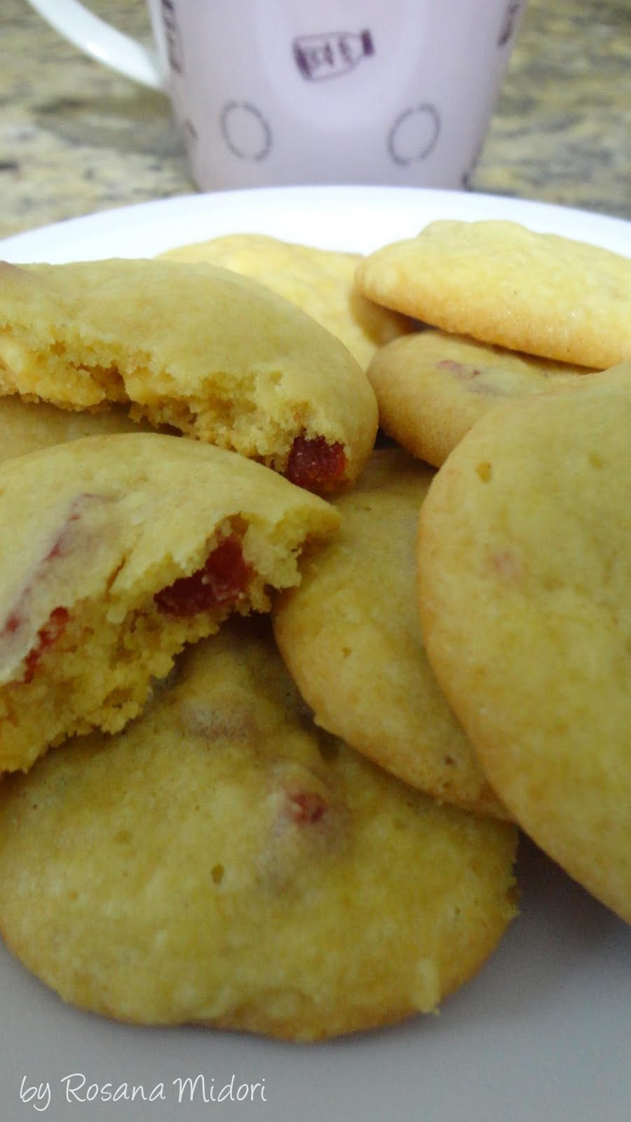 Patchworkahólika: Cookies de morangos cristalizados e chocolate branco