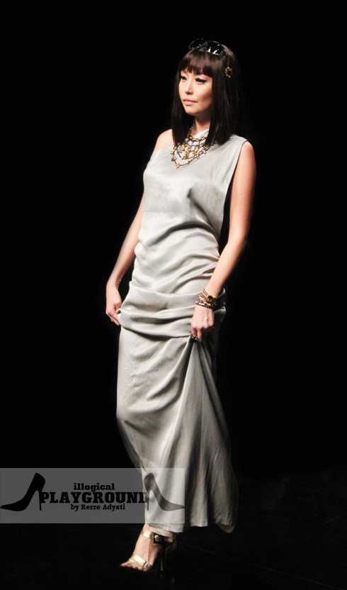 Rerre's Illogical Playground: Claudia Hidayat in Jakarta Fashion Week 2012