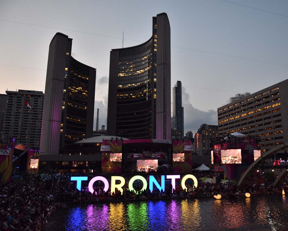 Toronto Grand Prix Tourist - A Toronto Blog: Toronto City Hall turns 50 ...