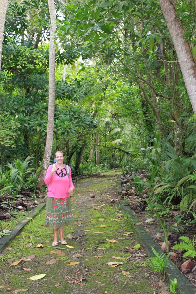 Cocktails out of Coconuts: Mokil Trip