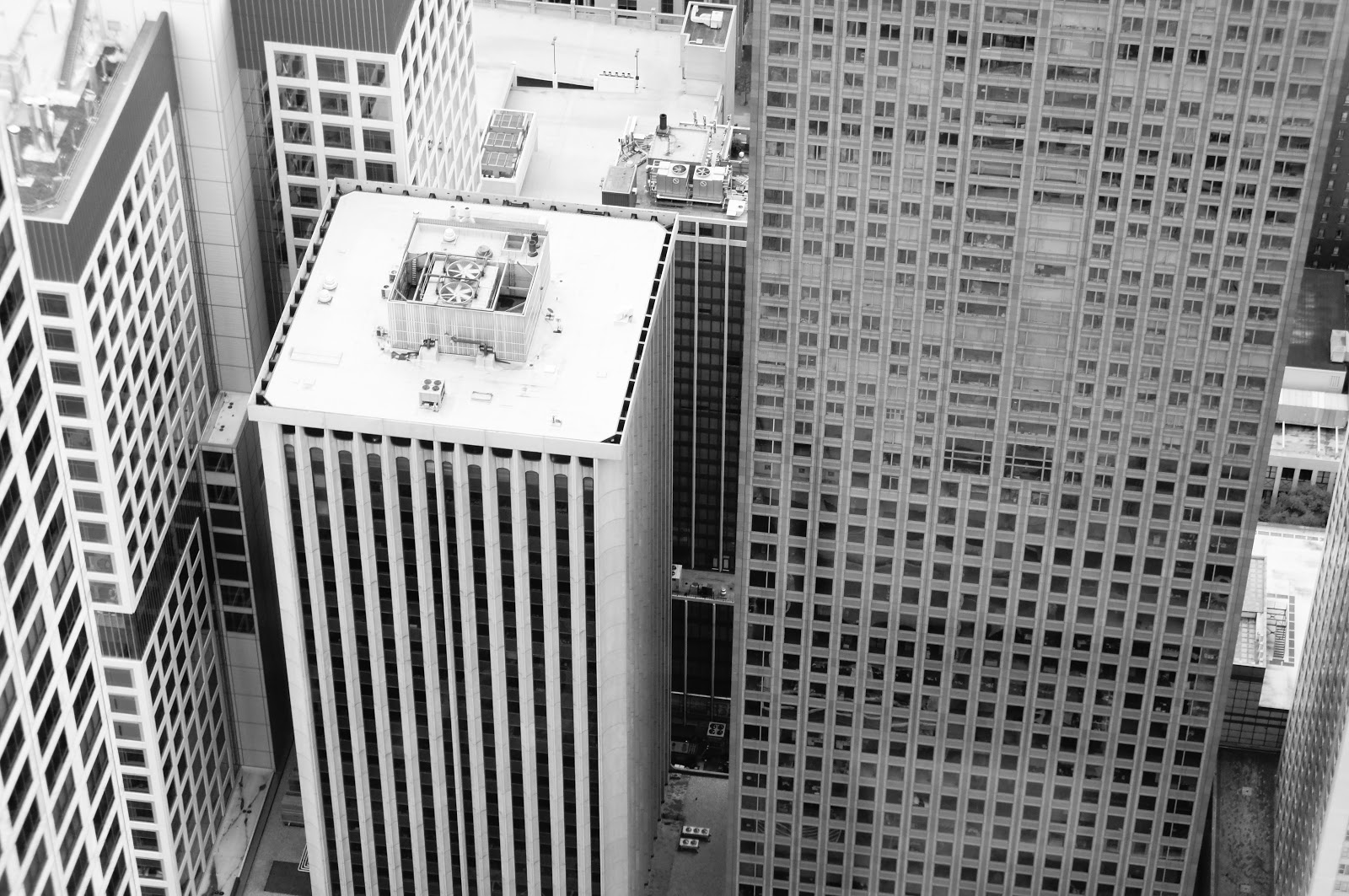 14 watermark free pictures of Chicago City buildings for commercial use