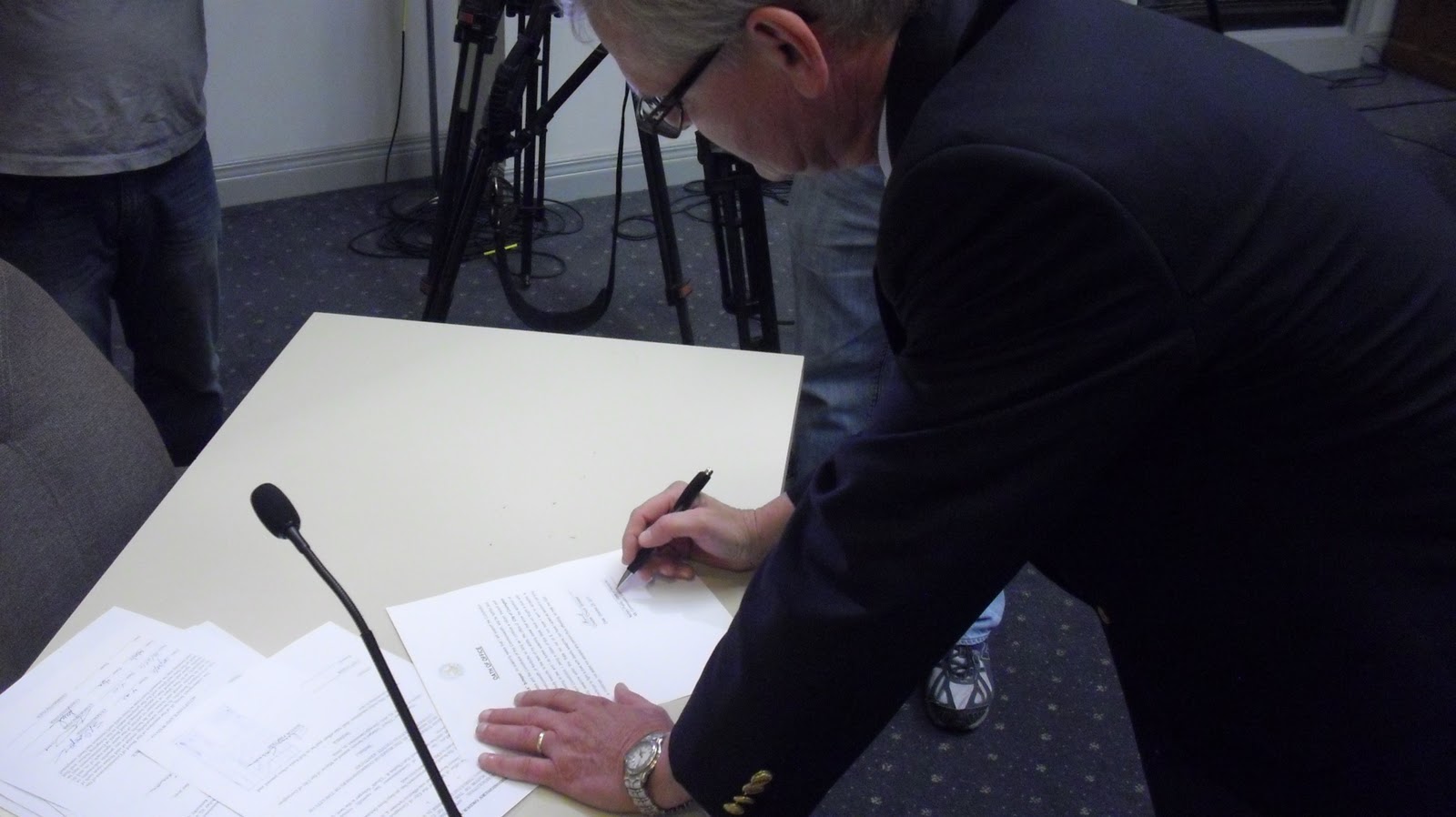 The River City News: GOOD LUCK, CHUCK: COVINGTON'S NEW MAYOR IS NAMED