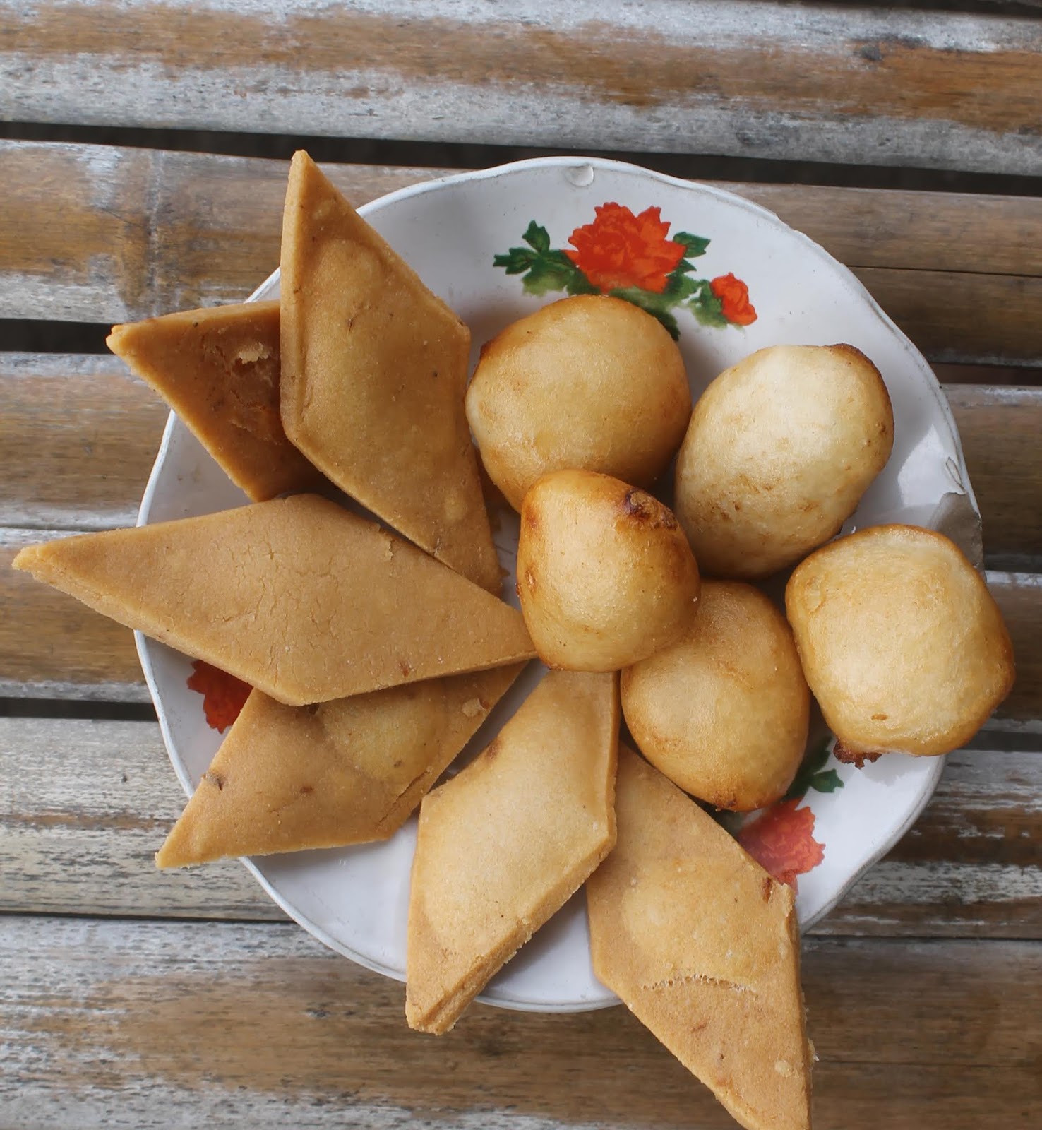 PUSTAKA MALUT: Bukan Sekedar Kue, Sumu-sumu dan Mumami