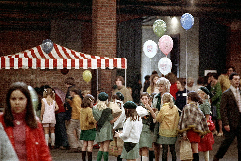35 Color Photos That Capture Street Children in Boston During the 1970s ...