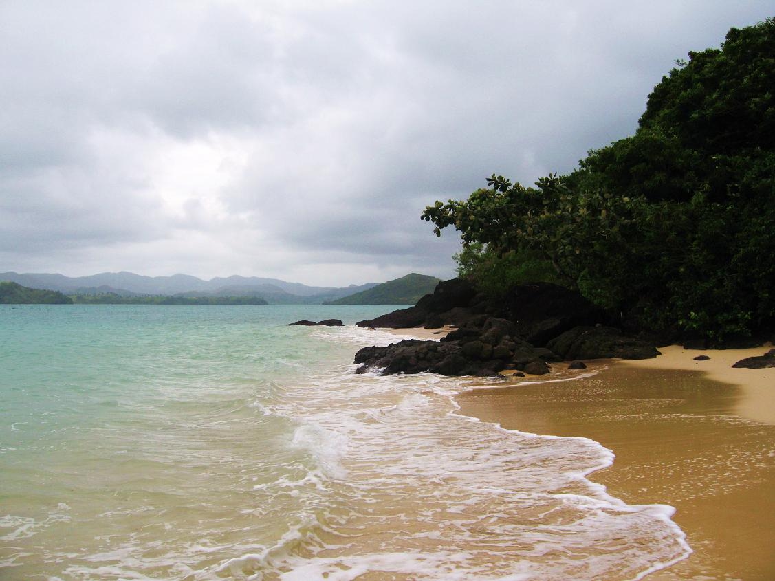 Random Travels & Reflections: Survivors @ Gota Village Resort, Caramoan