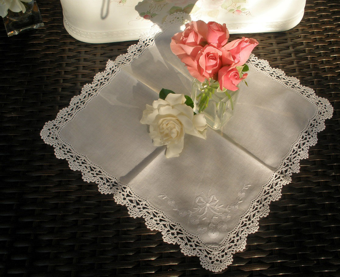 MARIETTE'S BACK TO BASICS: {My Lace Crocheted Handkerchief #1}