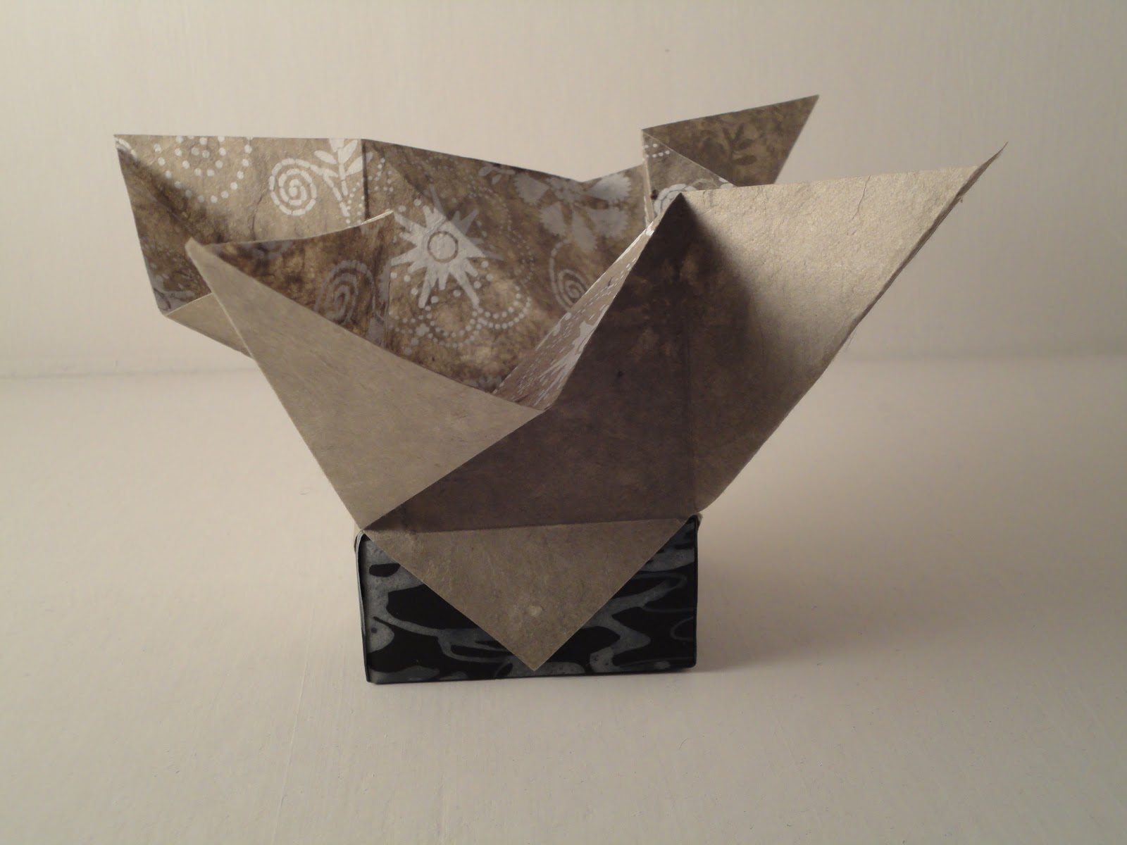 zotvanletters: origami box with tato closure