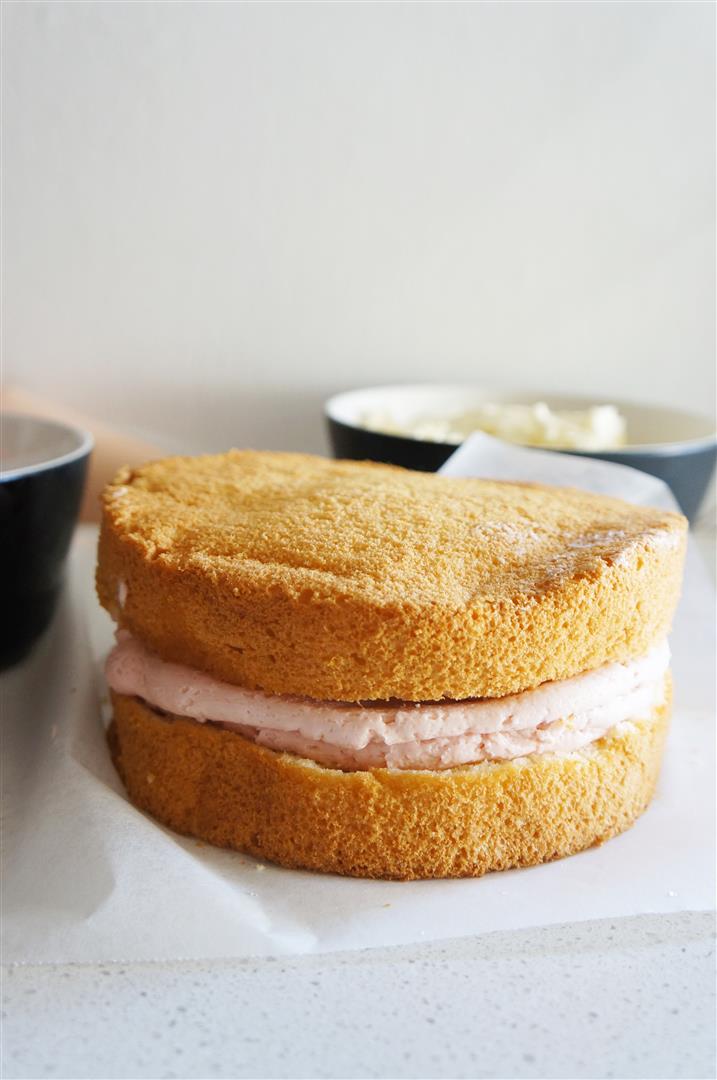 Raspberry, Lychee and Vanilla Cake | Cakelets & Doilies