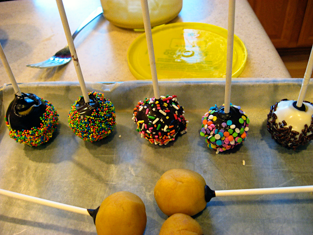 et tu, fruitcake?: How to Make Cake Pops!