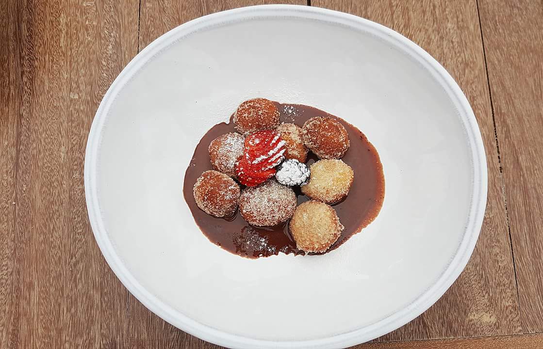 CupCakes and CrabLegs: SMA: Food With A View