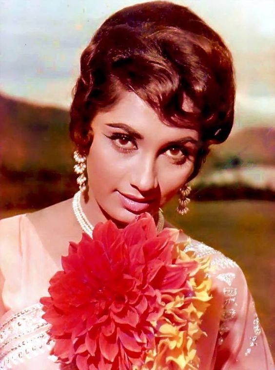 NAKARAJAN: SADHANA SHIVDASANI ,A LEGEND 1941 SEPTEMBER 2-2015 DECEMBER 25