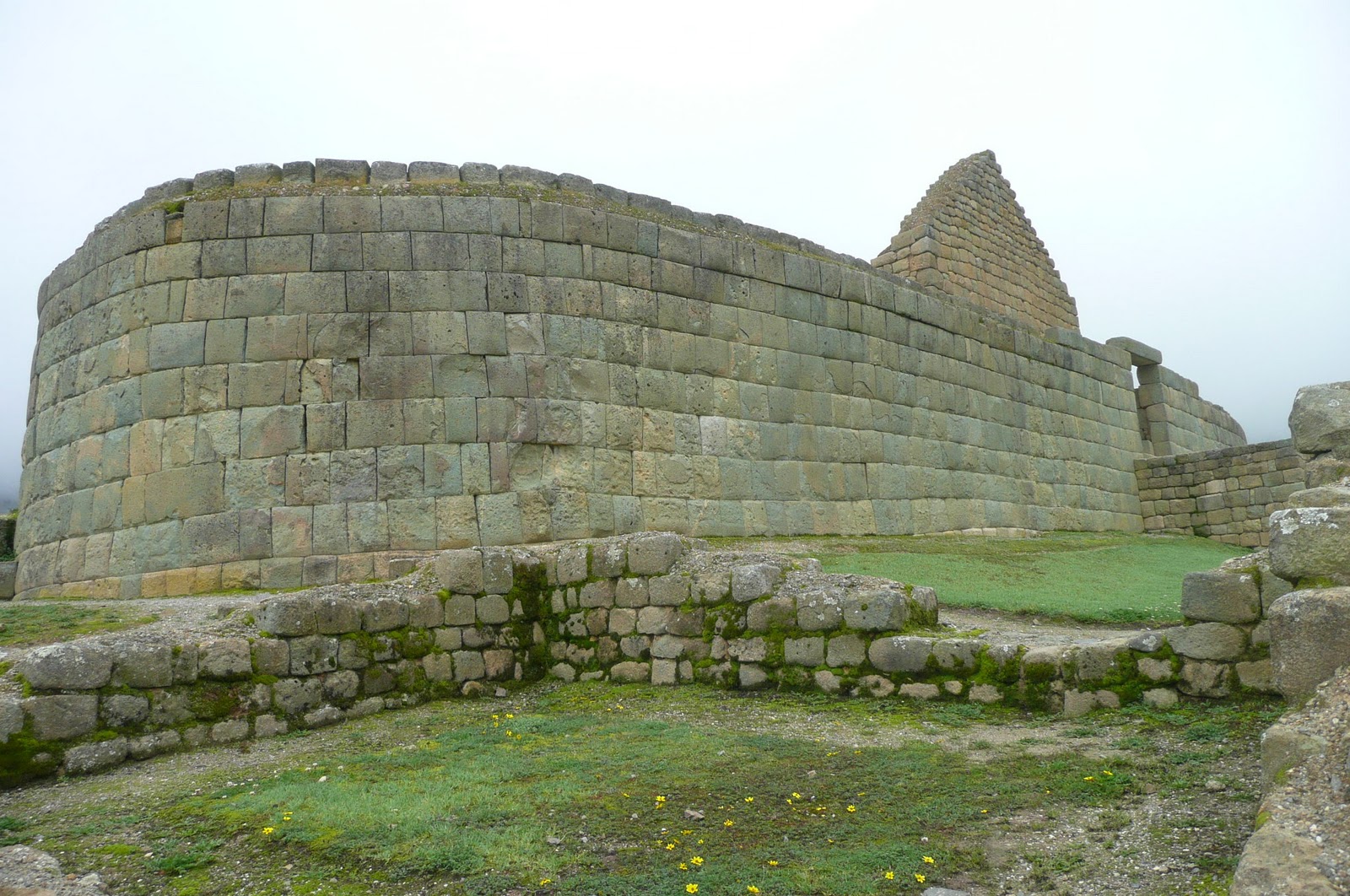 Julie & Harold Head to Ecuador: Inca “trails” in Ecuador