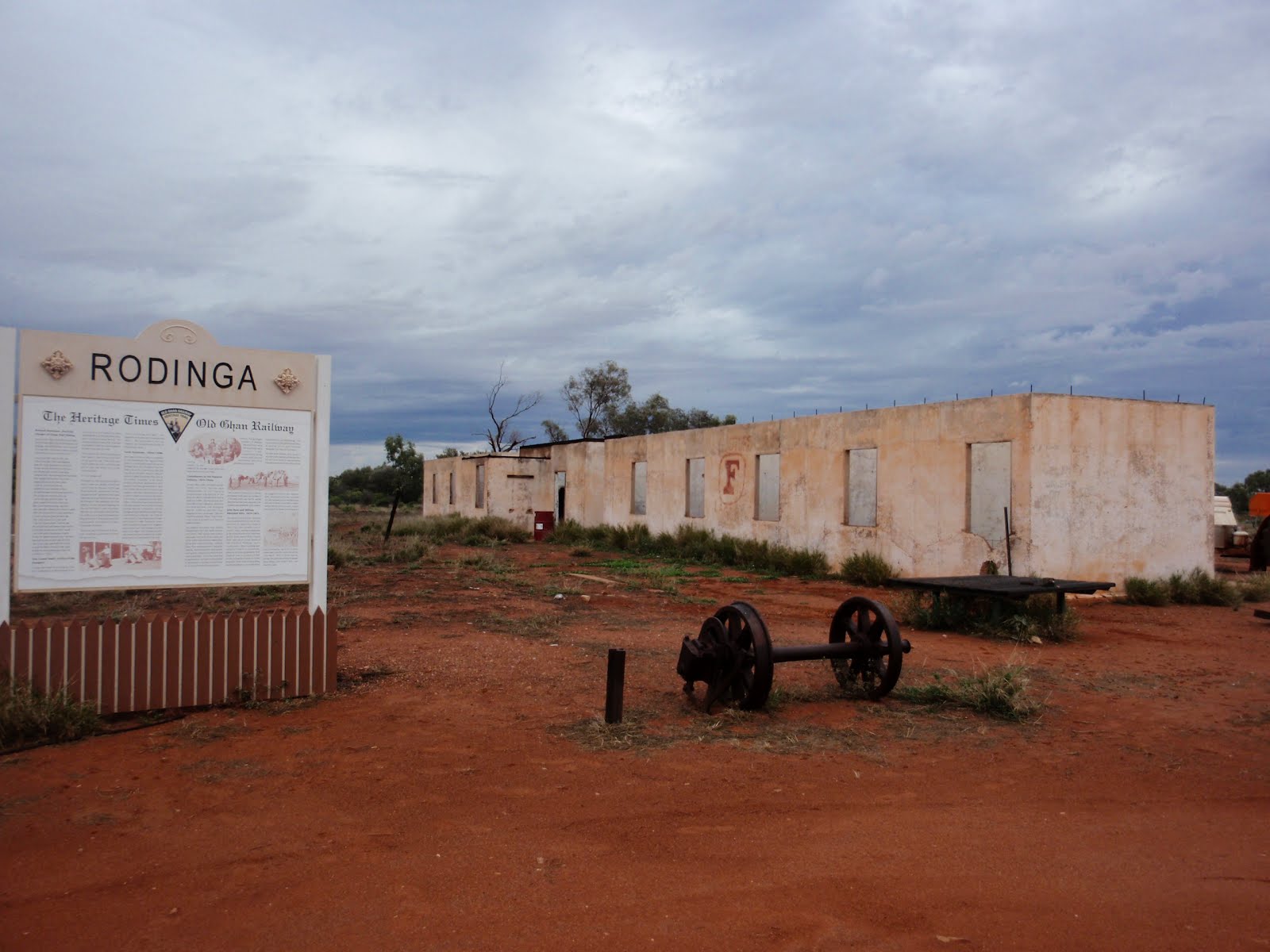 Jo & Stephen & a 4x4: Alice Springs to Mount Dare Hotel via the Old ...