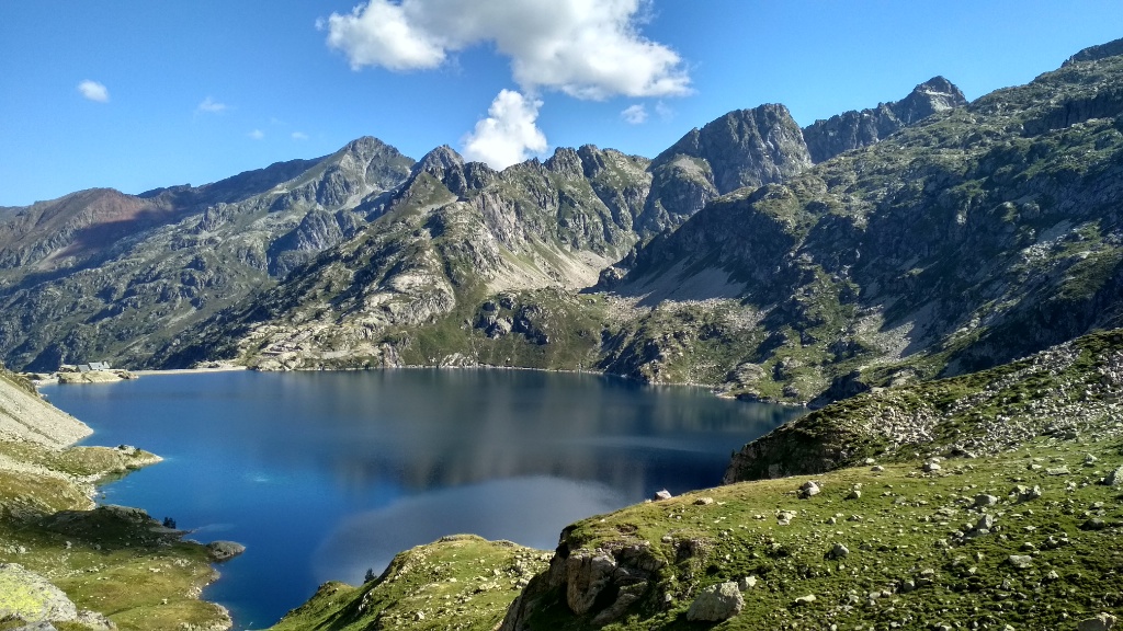 Caminar cada día...: Tormenta sobre los ibones de Arriel