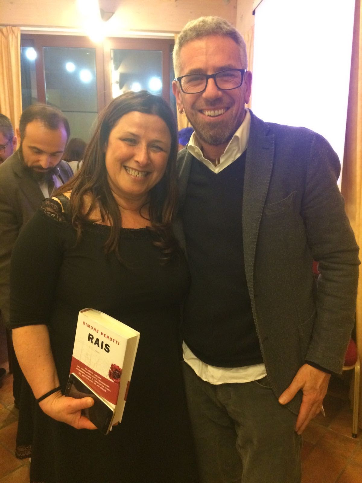 Un'idea tira l'altra: Un tè con l'autore. La nuova rubrica. Intervista ...