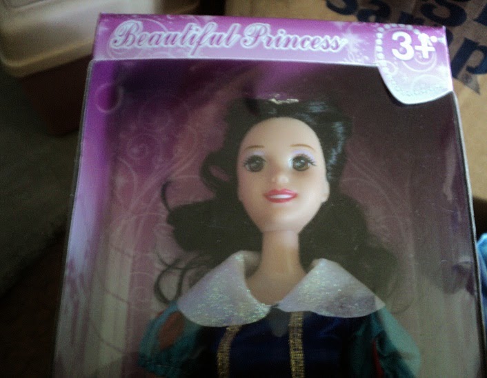 Knocked-off!: Bootleg doll review : 12" sparkling princess bootleg Snow ...