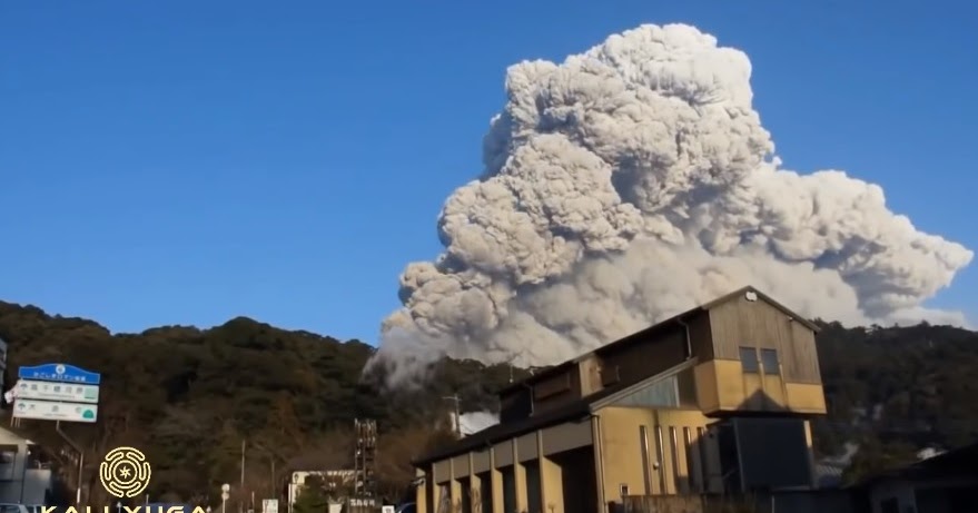 The Big Wobble : Mount Shinmoedake in Kyushu Japan eruption rains ...
