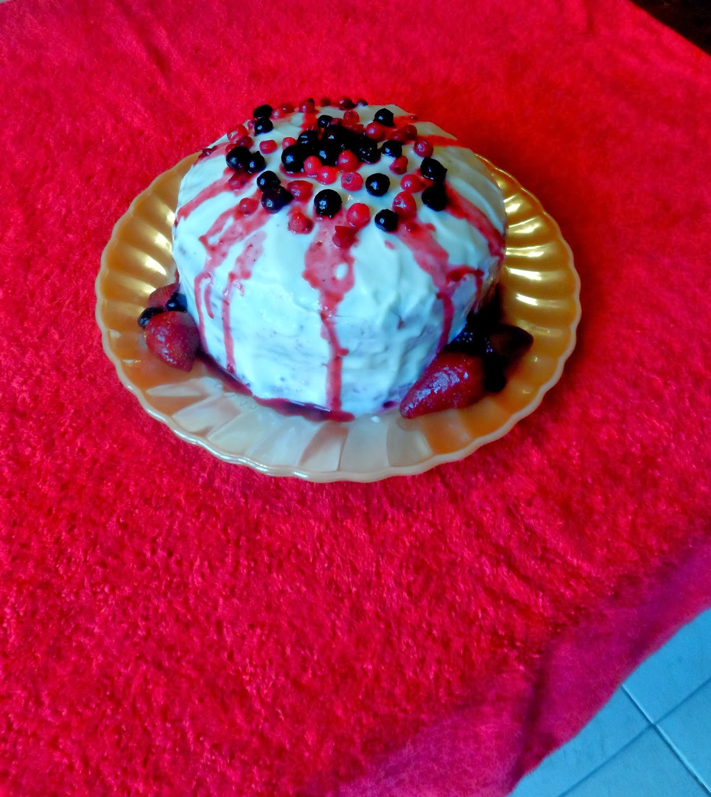 EngolosinaDOS: PASTEL RED VELVET CON FRUTOS ROJOS
